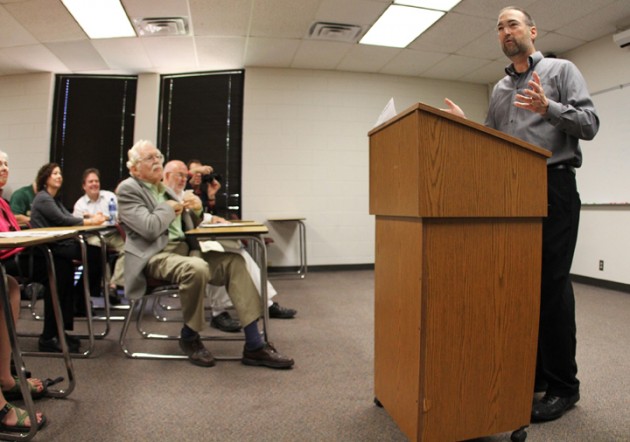 Grad gives newsworthy lecture - The Baylor Lariat