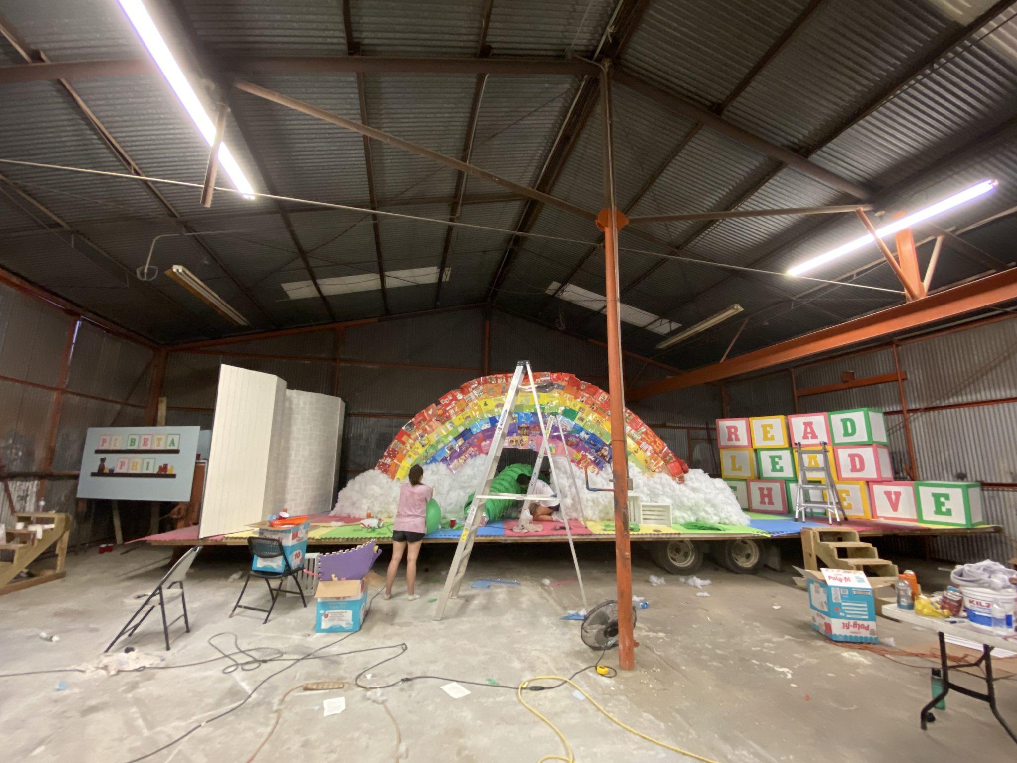 Homecoming floats constructed in half the time as usual - The Baylor Lariat