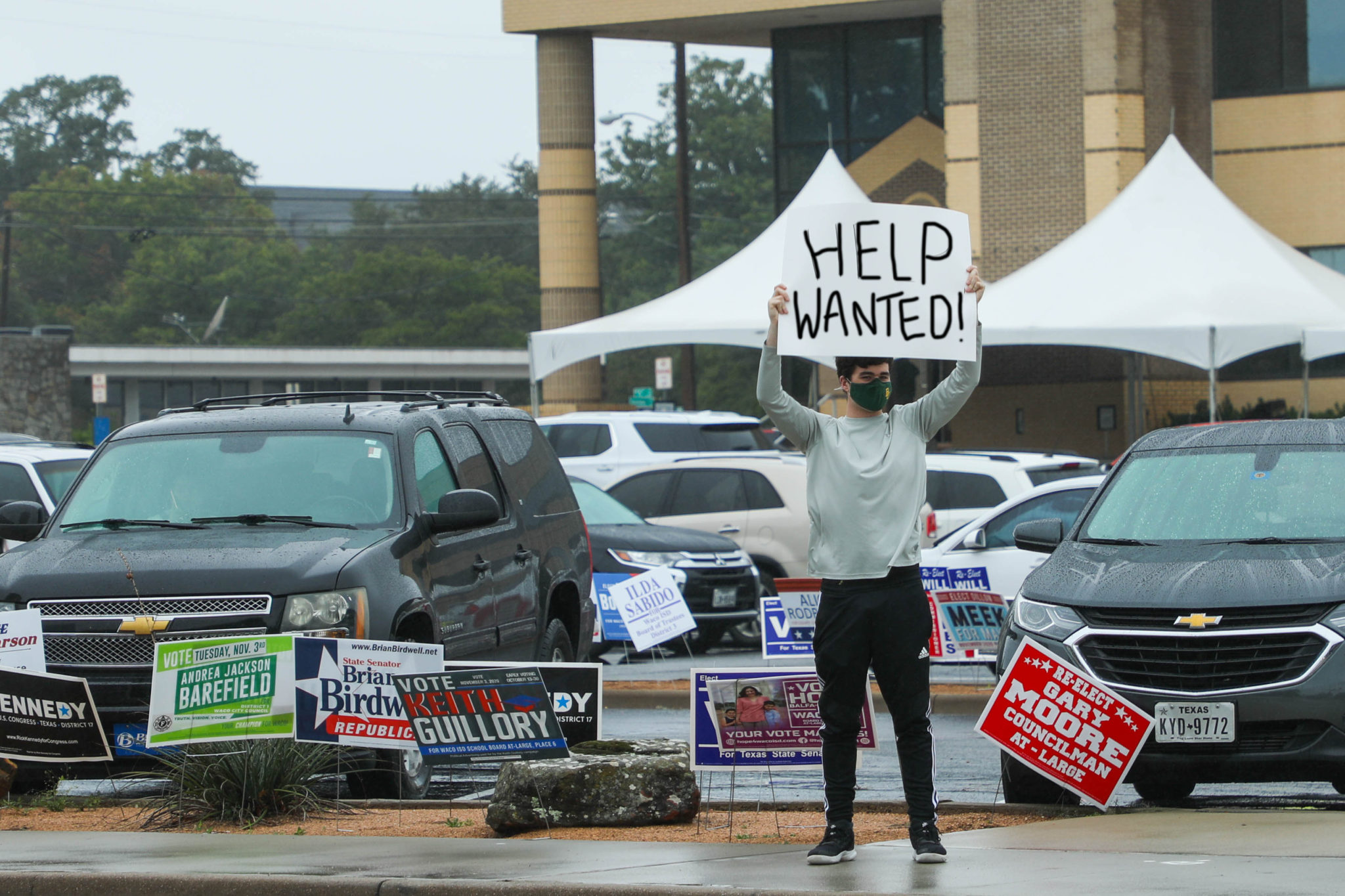 Students prepare to volunteer on Election Day - The Baylor Lariat