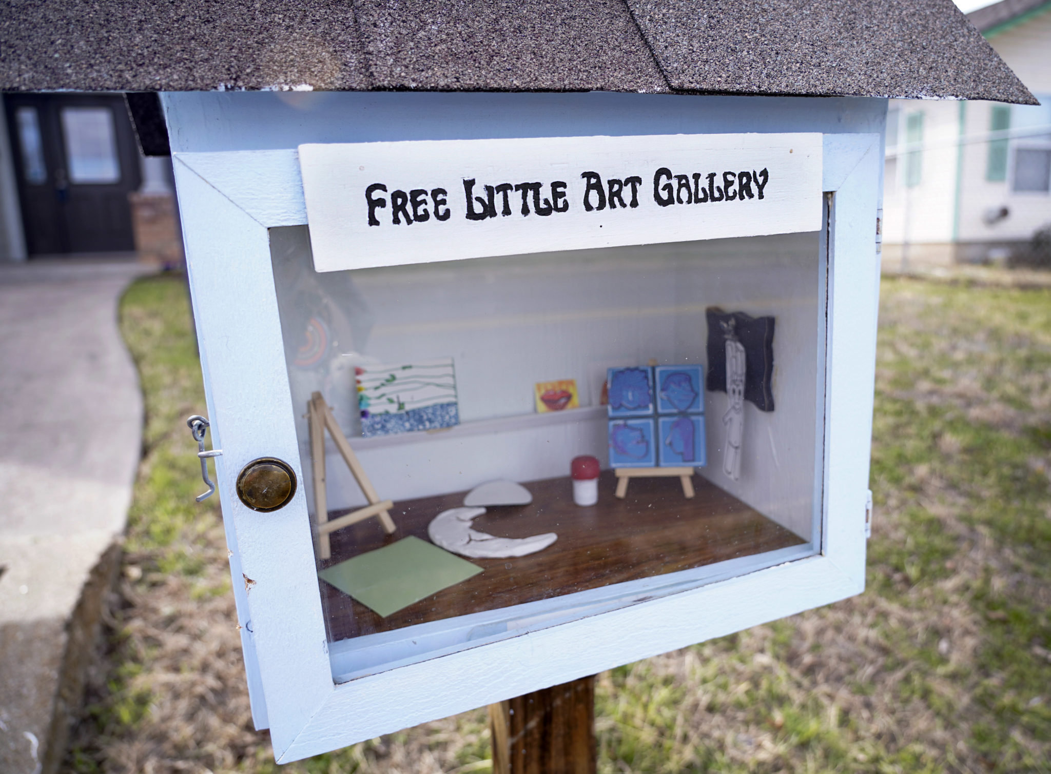Free Little Art Gallery paints tiny picture with bigger message - The ...
