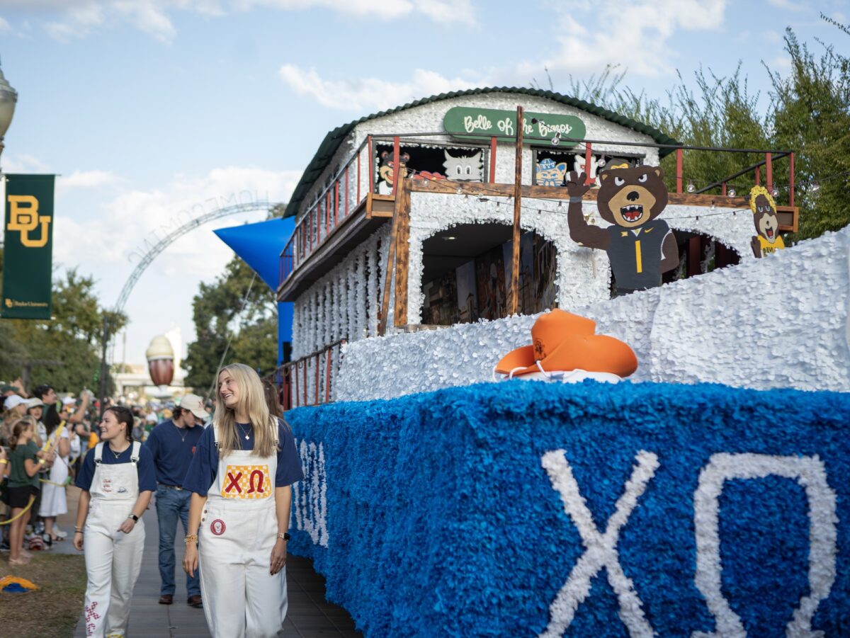 Homecoming parade floats rise above rankings - The Baylor Lariat