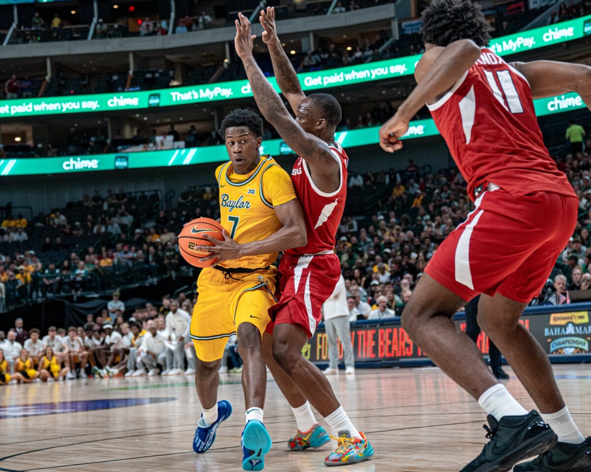 No. 8 Baylor men’s basketball silences No. 16 Arkansas in Dallas Duel ...